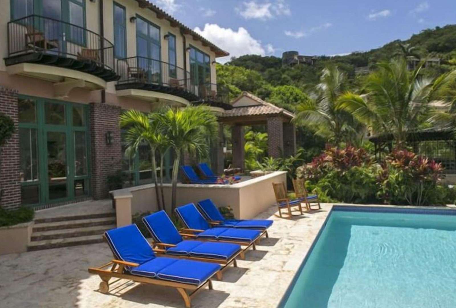 11 Peter Bay | Sea Glass Properties