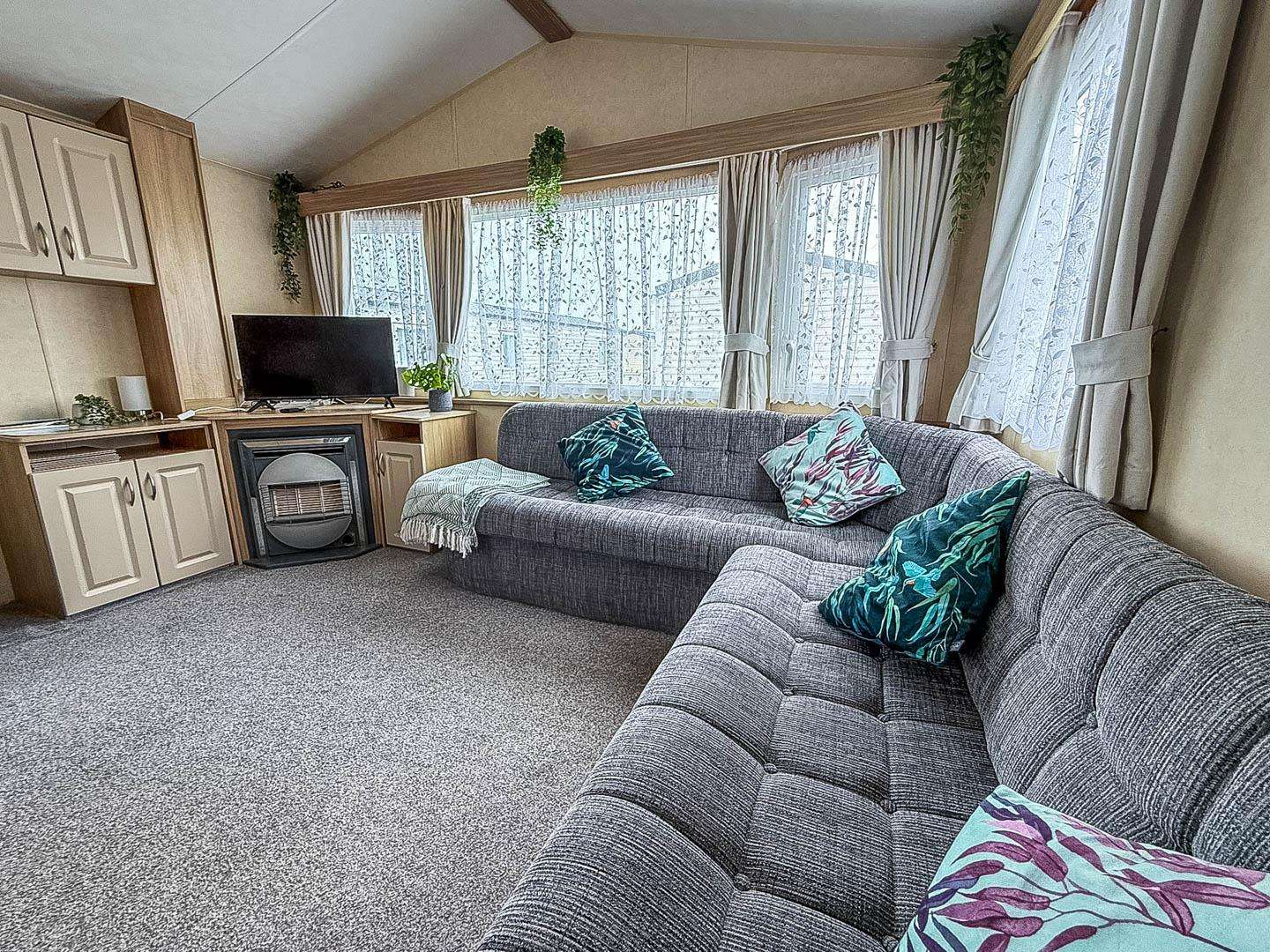50008G⭐ – Grouse, 3 bed, 8 berth caravan with side decking. Emerald ...