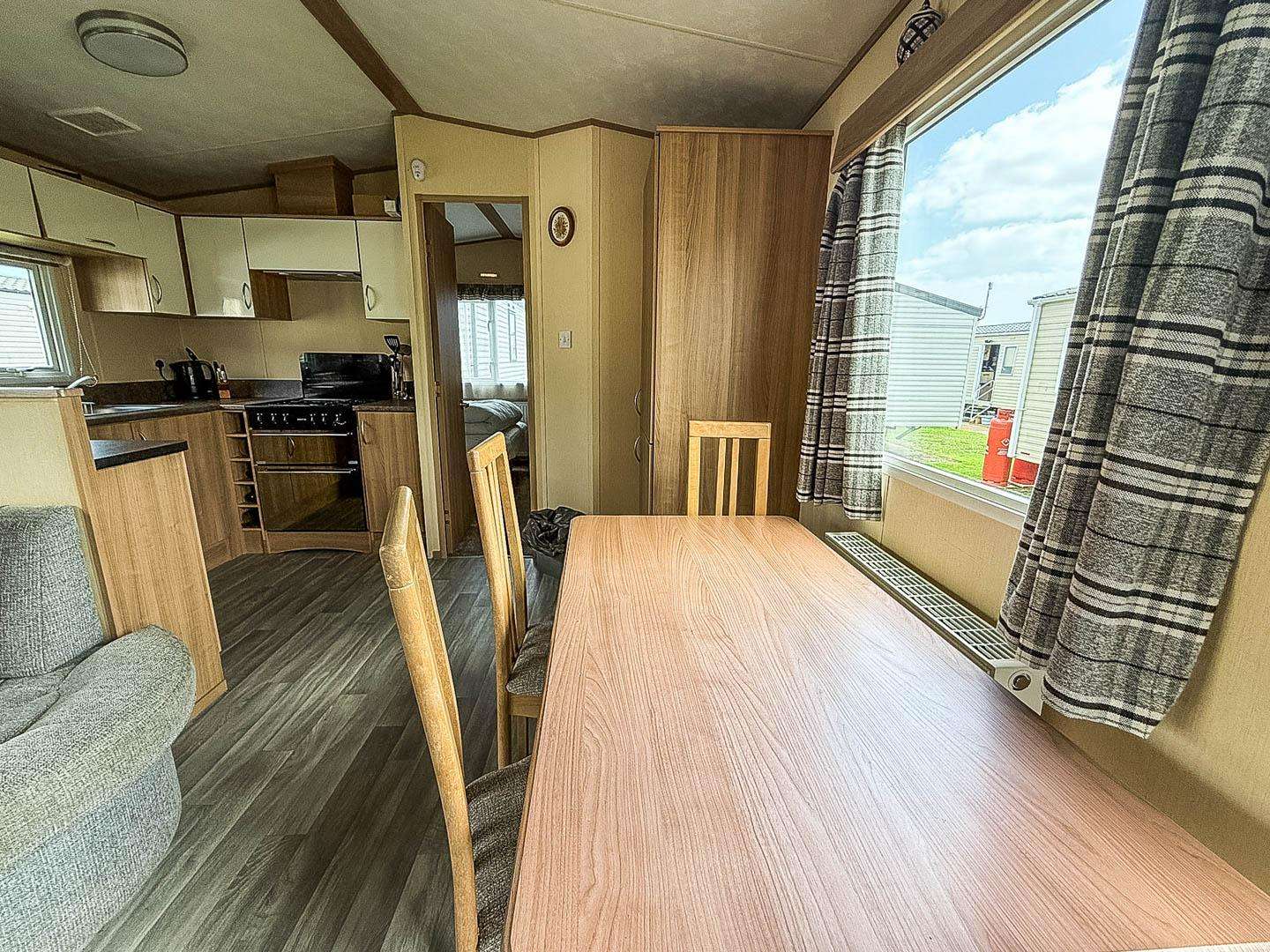 20012BS⭐ – Broadlands, 3 bed, 6 berth caravan with D/G and C/H. Ruby ...