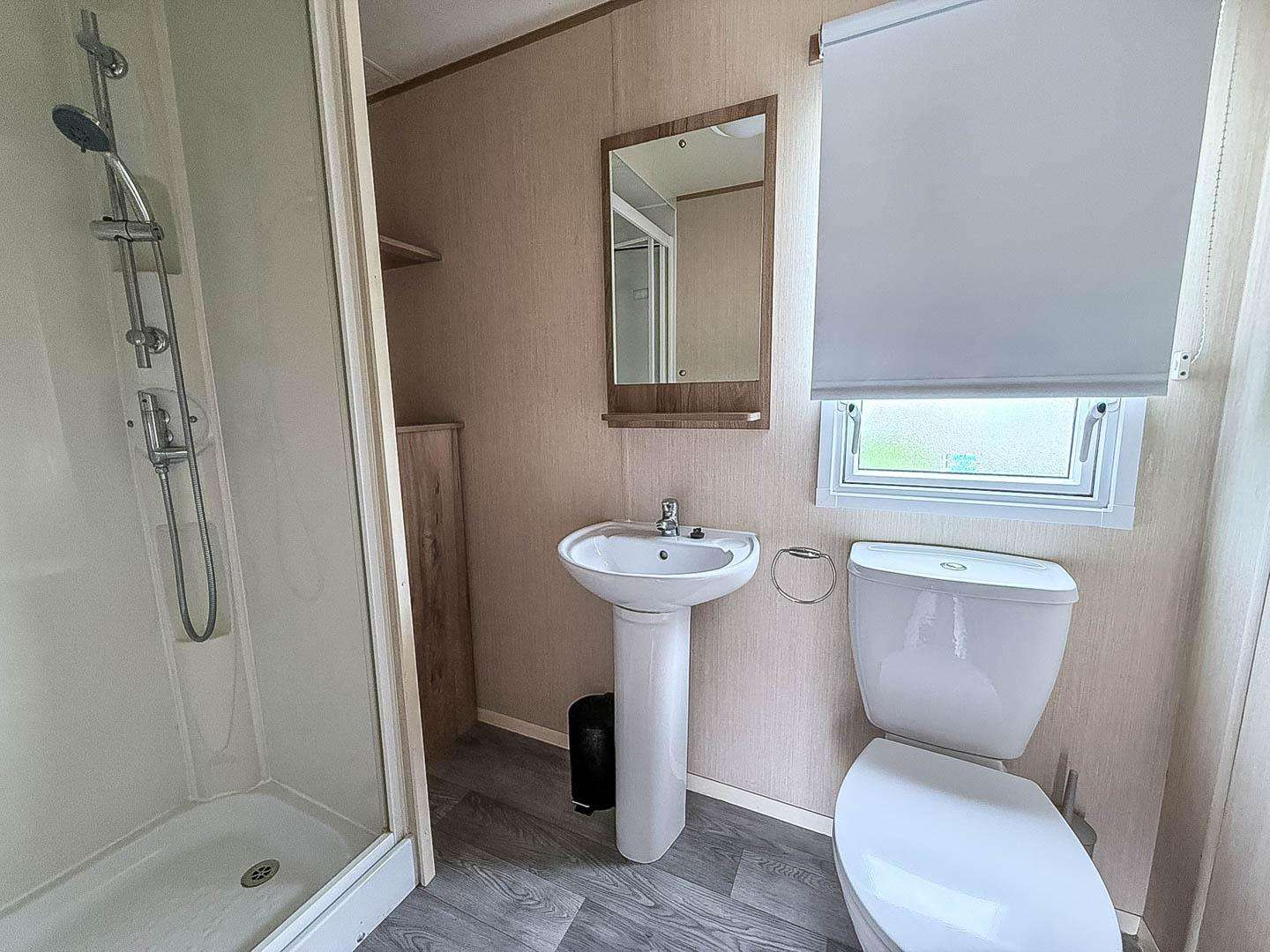 50013aE⭐ – Eagle, 3 bed, 8 berth caravan with double glazing. Emerald ...