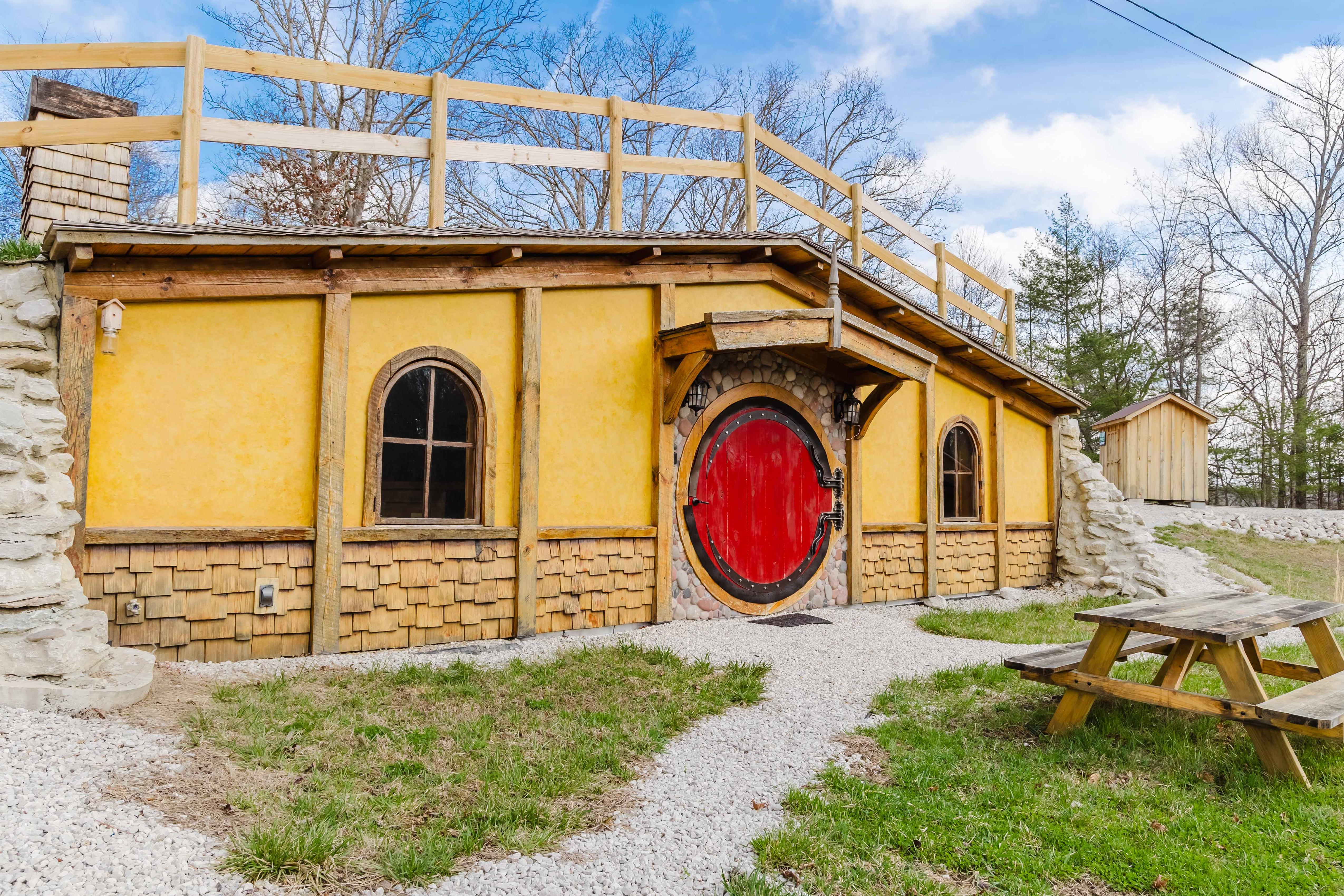 Red Hobbit | Scenic Cabin Rentals