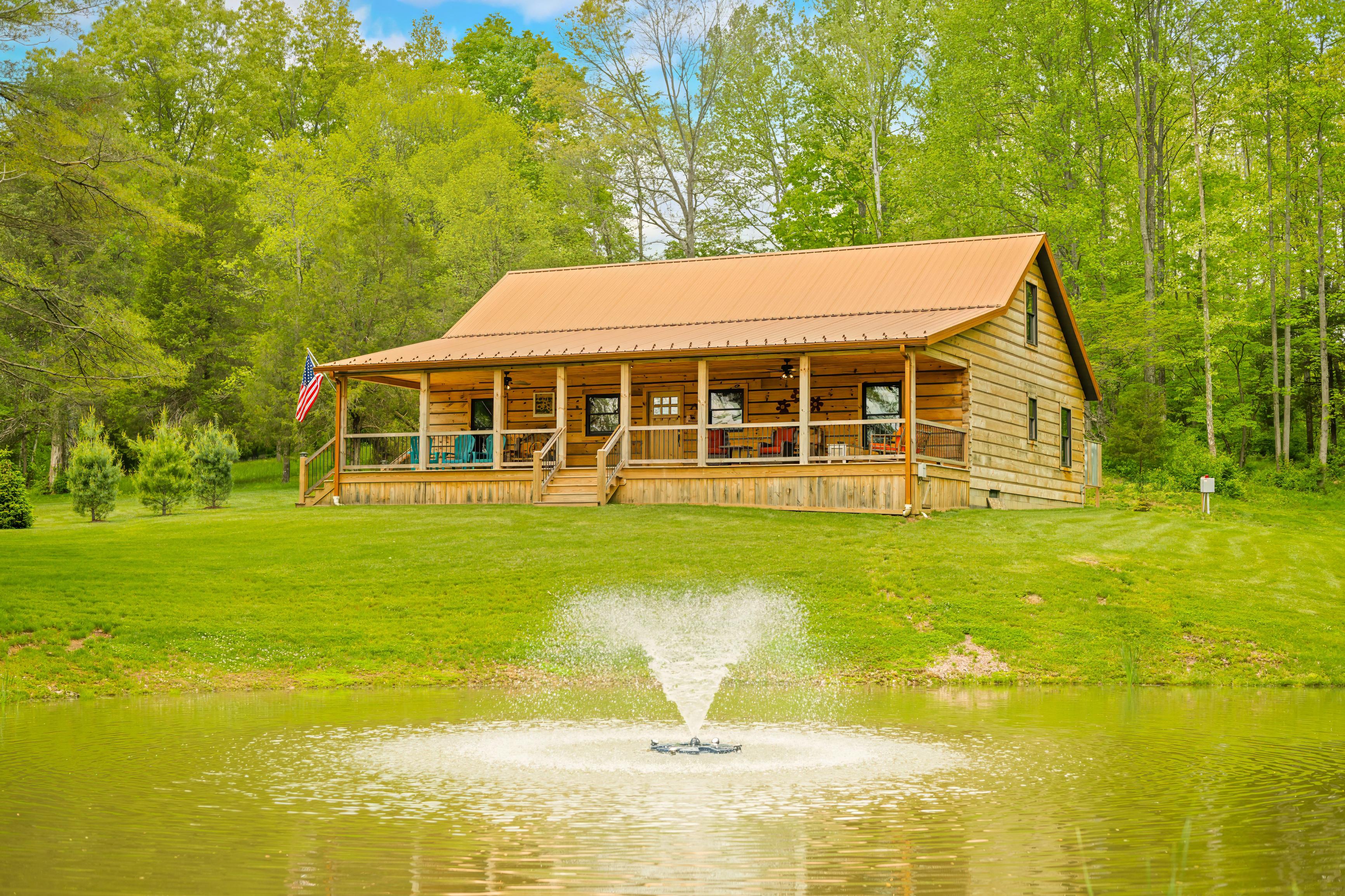 Bear’s Den Natalie’s Log Cabin | Moondance Vacation Homes