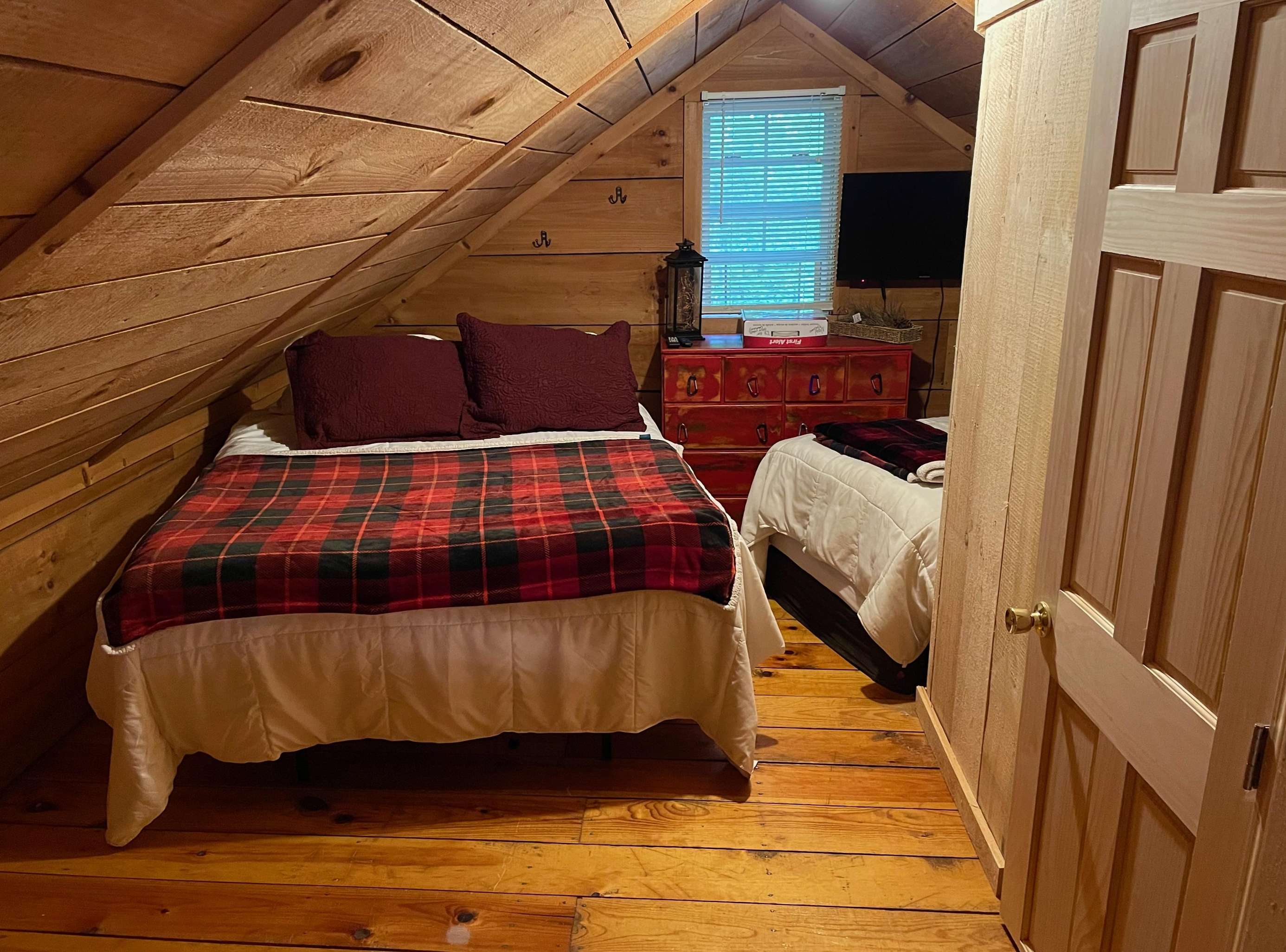 Sunday Silence - Natural Bridge Cabin Rentals