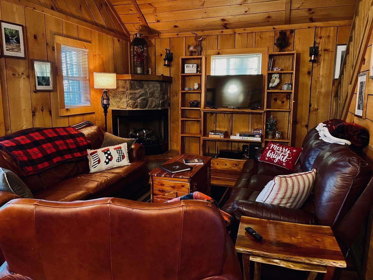 Sunday Silence - Natural Bridge Cabin Rentals