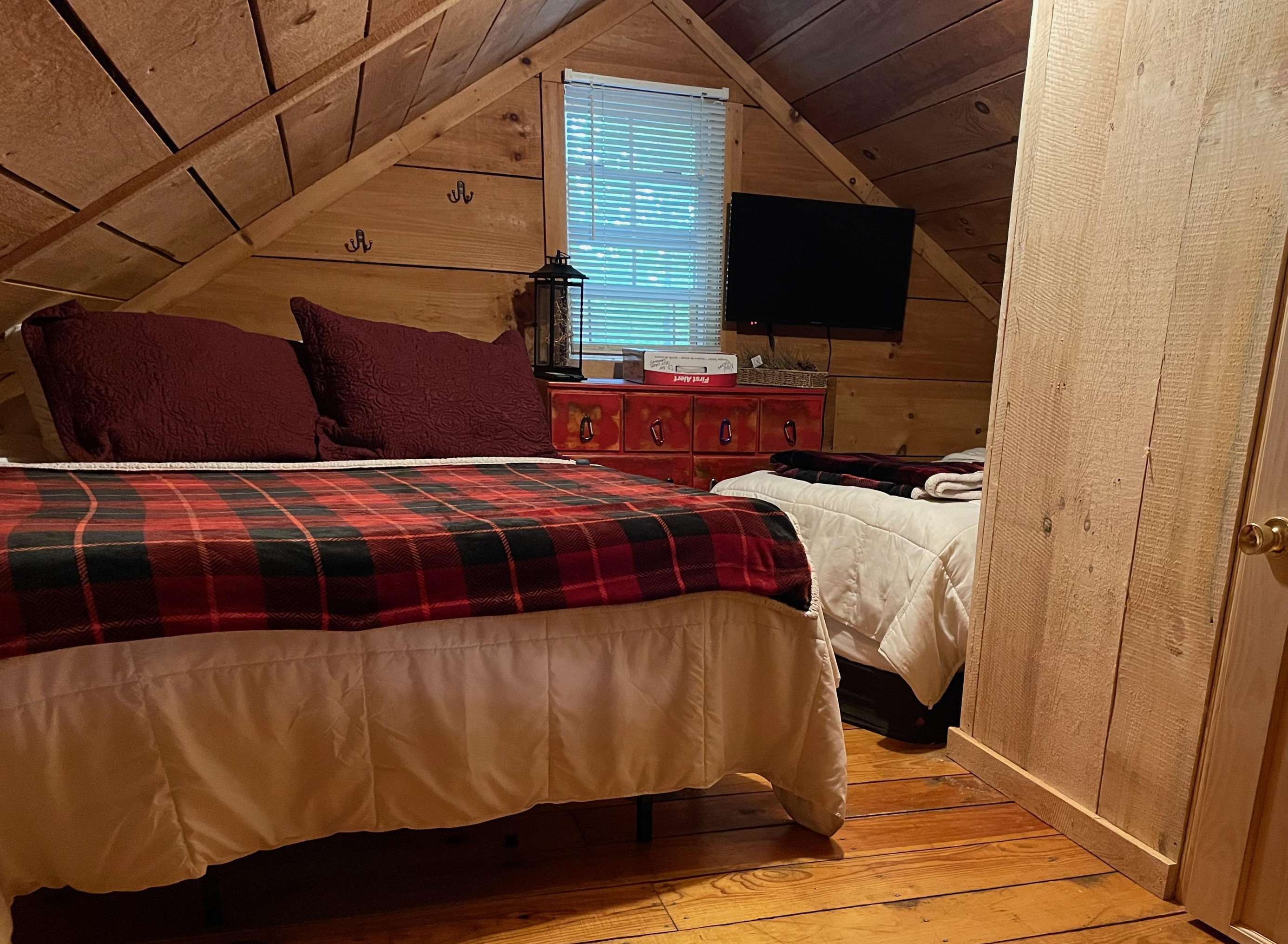 Sunday Silence - Natural Bridge Cabin Rentals