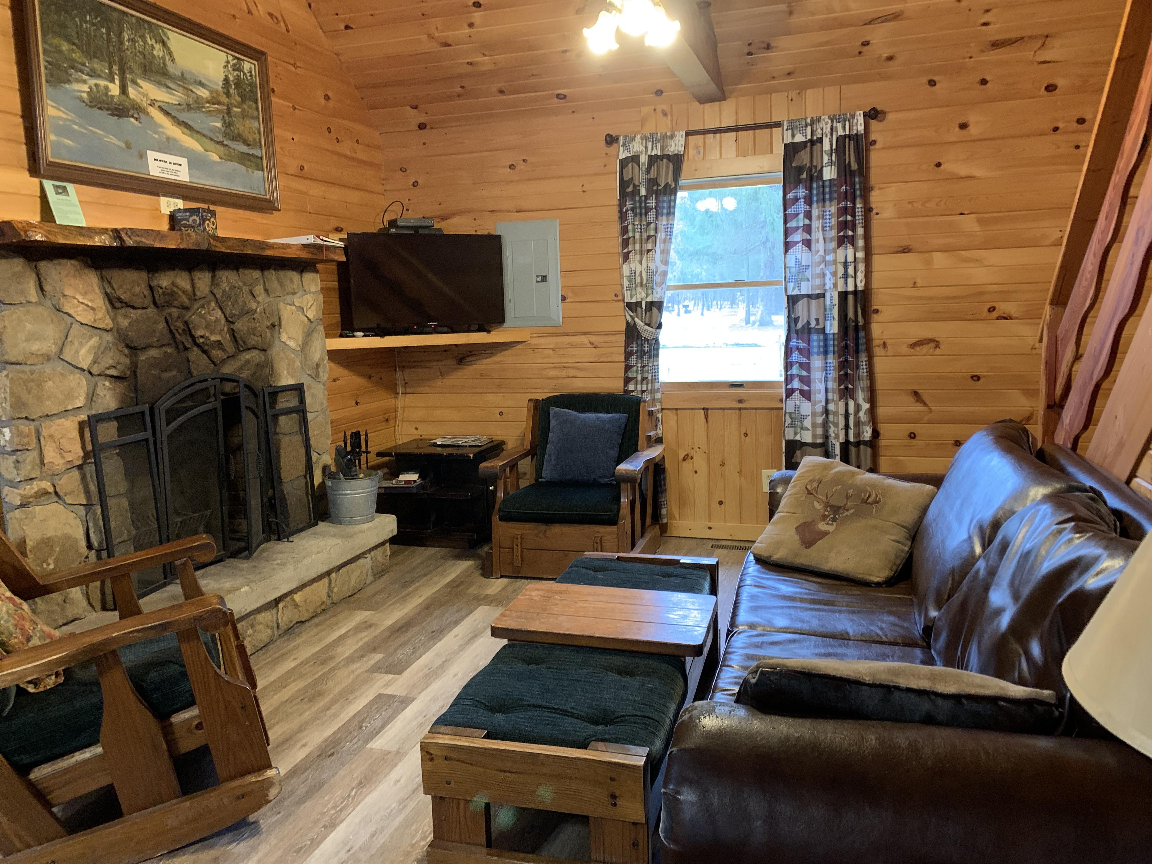 Sunburst Locust Cabin | Top Hill Cabins