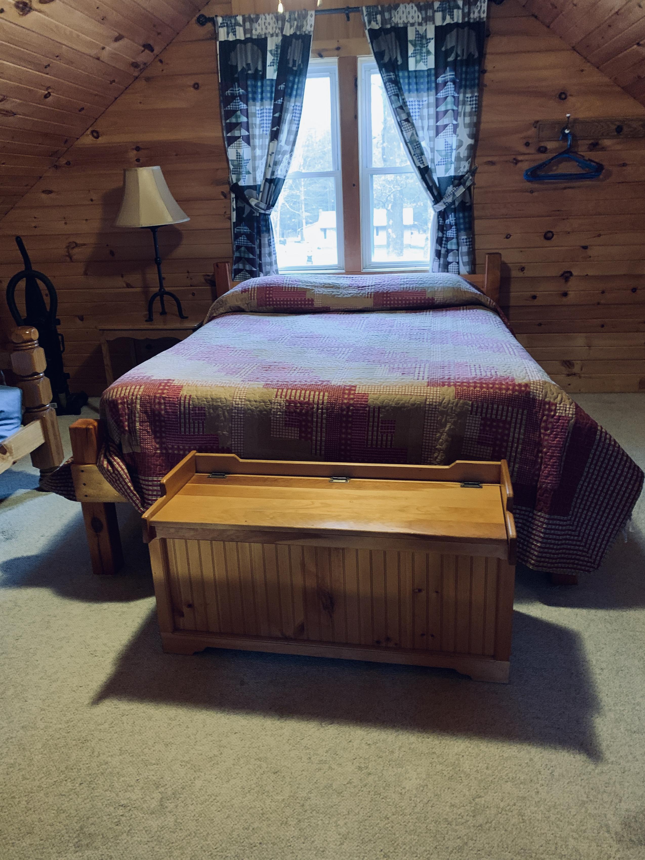 Sunburst Locust Cabin | Top Hill Cabins