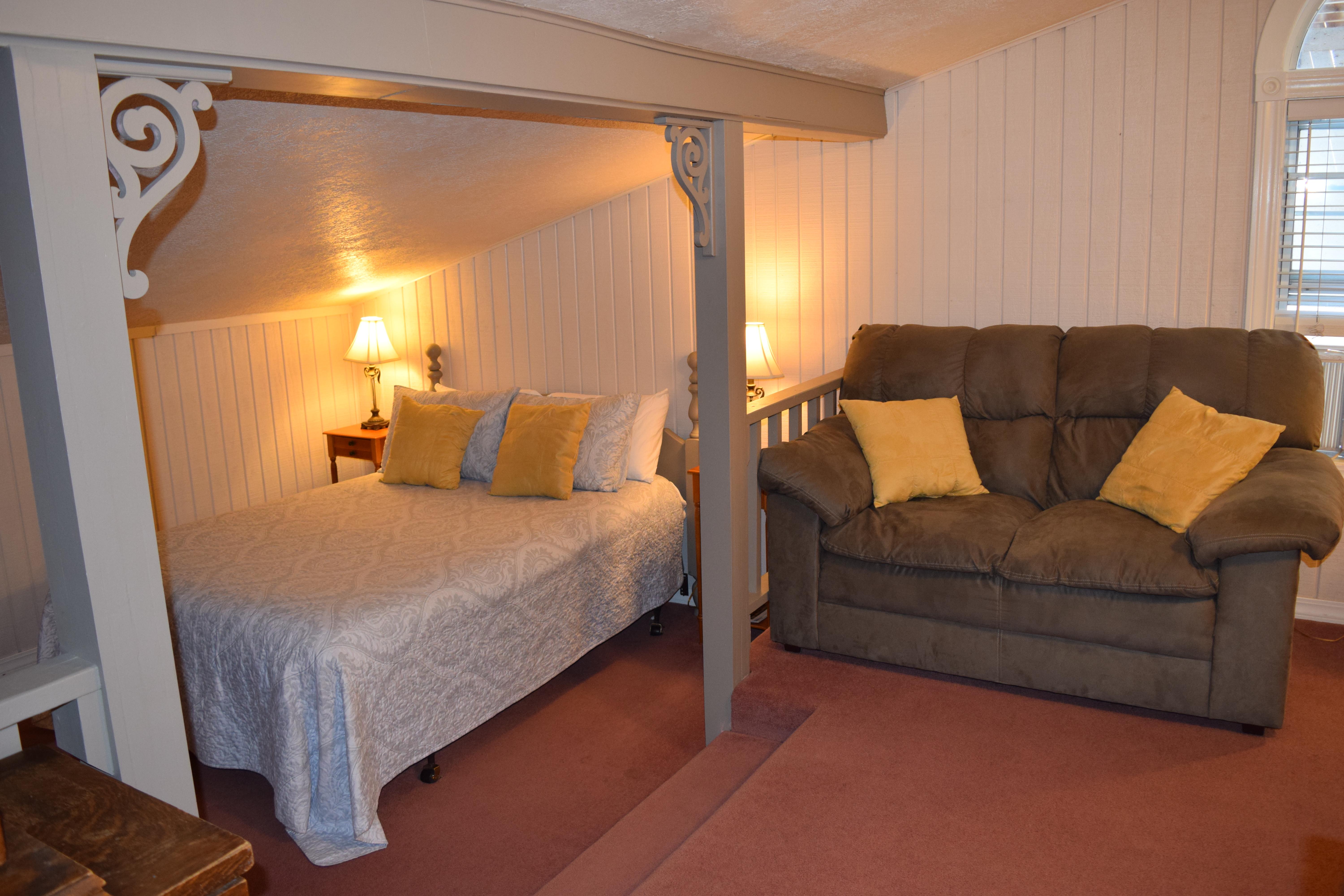 #3 – Bailey Room – 1 Queen, 1 Bunk with Private Bath | Grist Mill Inn