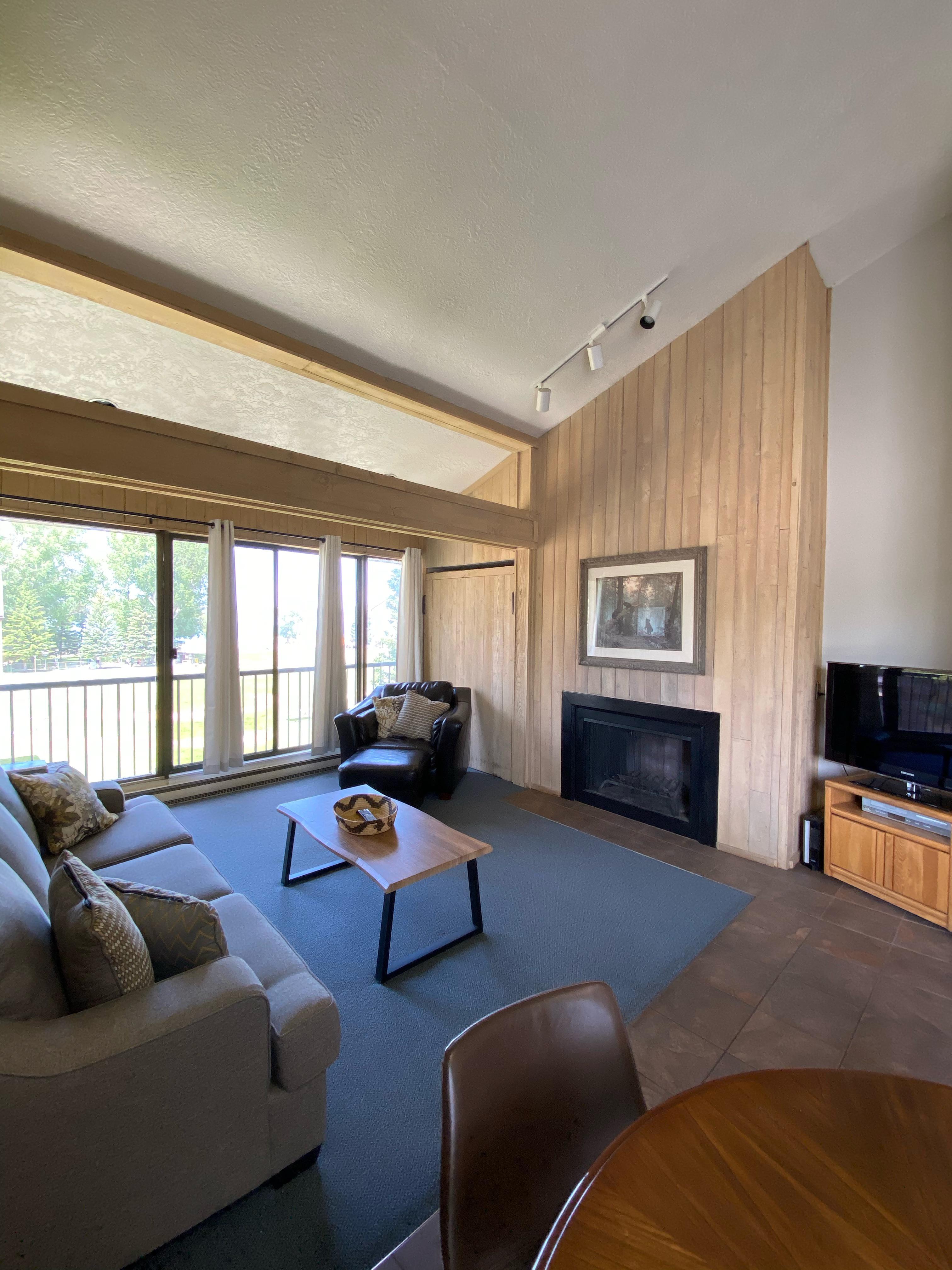V Unit 428 1B/loft-2B 10 M-F | Ideal Beach Resort