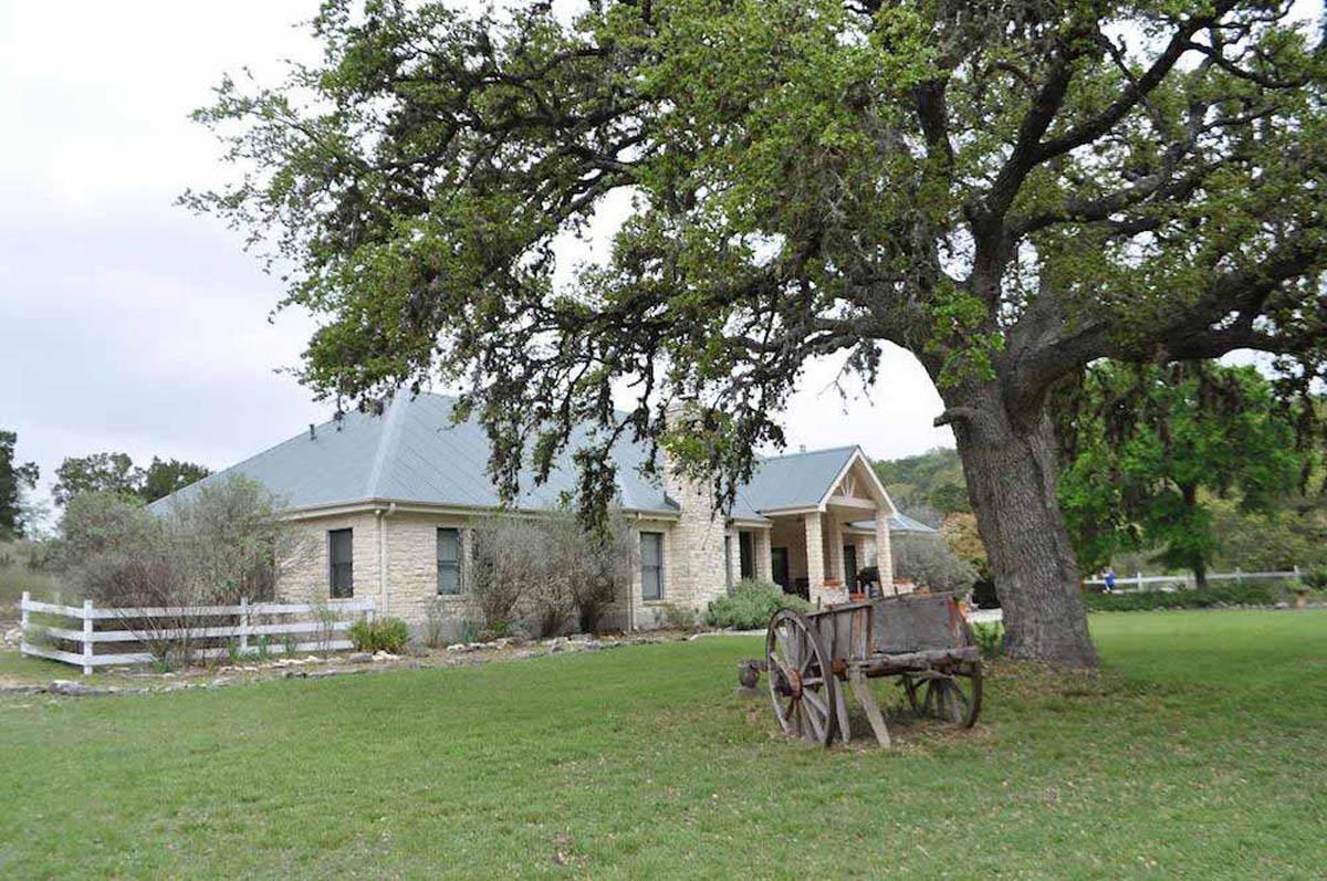 Star Ranch Main House | Texas Hill Country Reservations