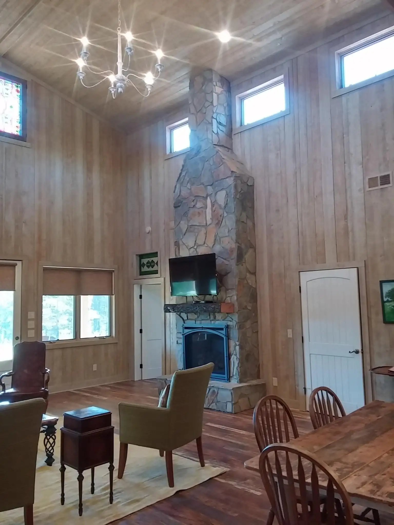 Hanging Rock Cabin | Luna's Trail