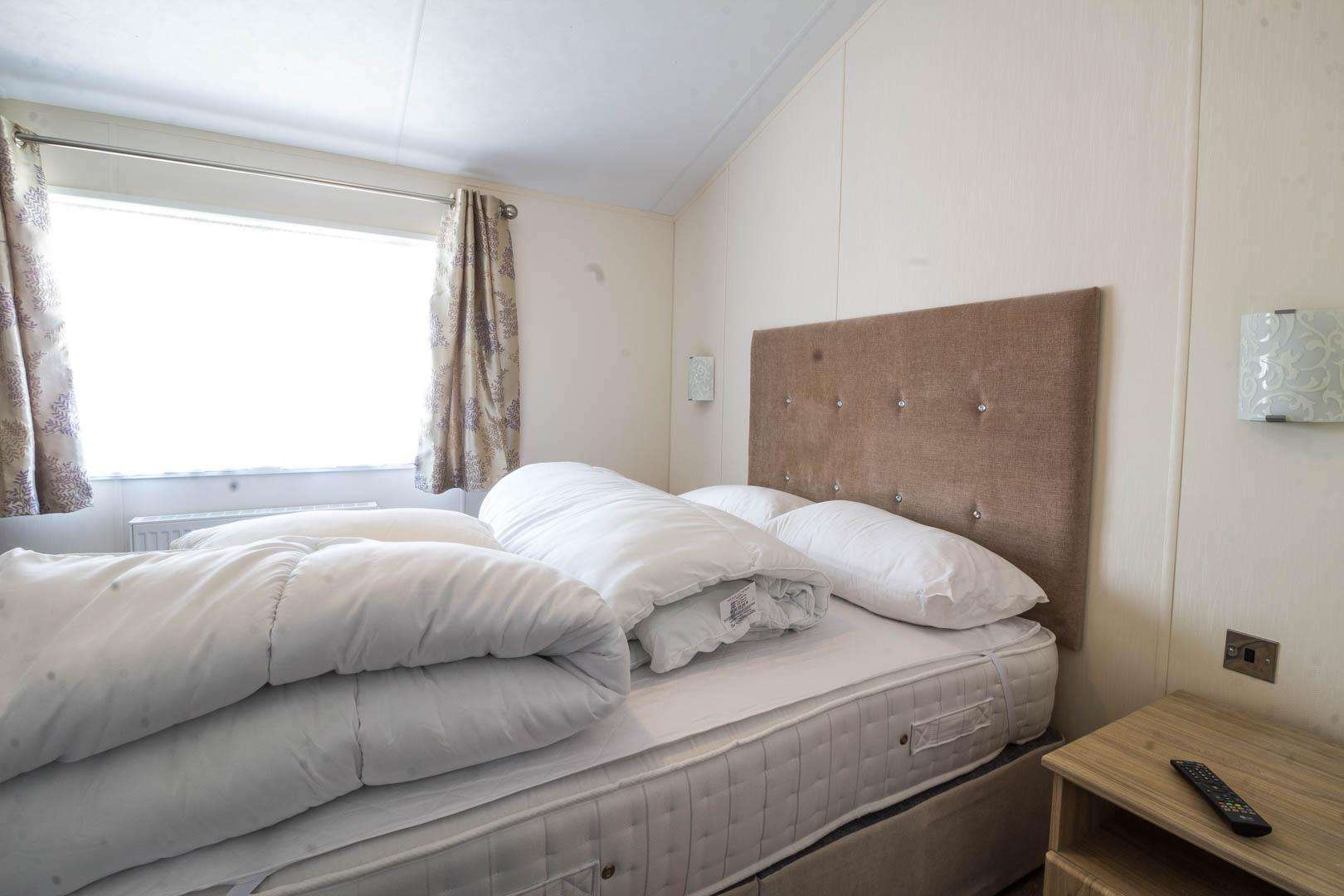 20011CV – Church View area, 2 bed, 6 berth lodge with decking. Platinum ...