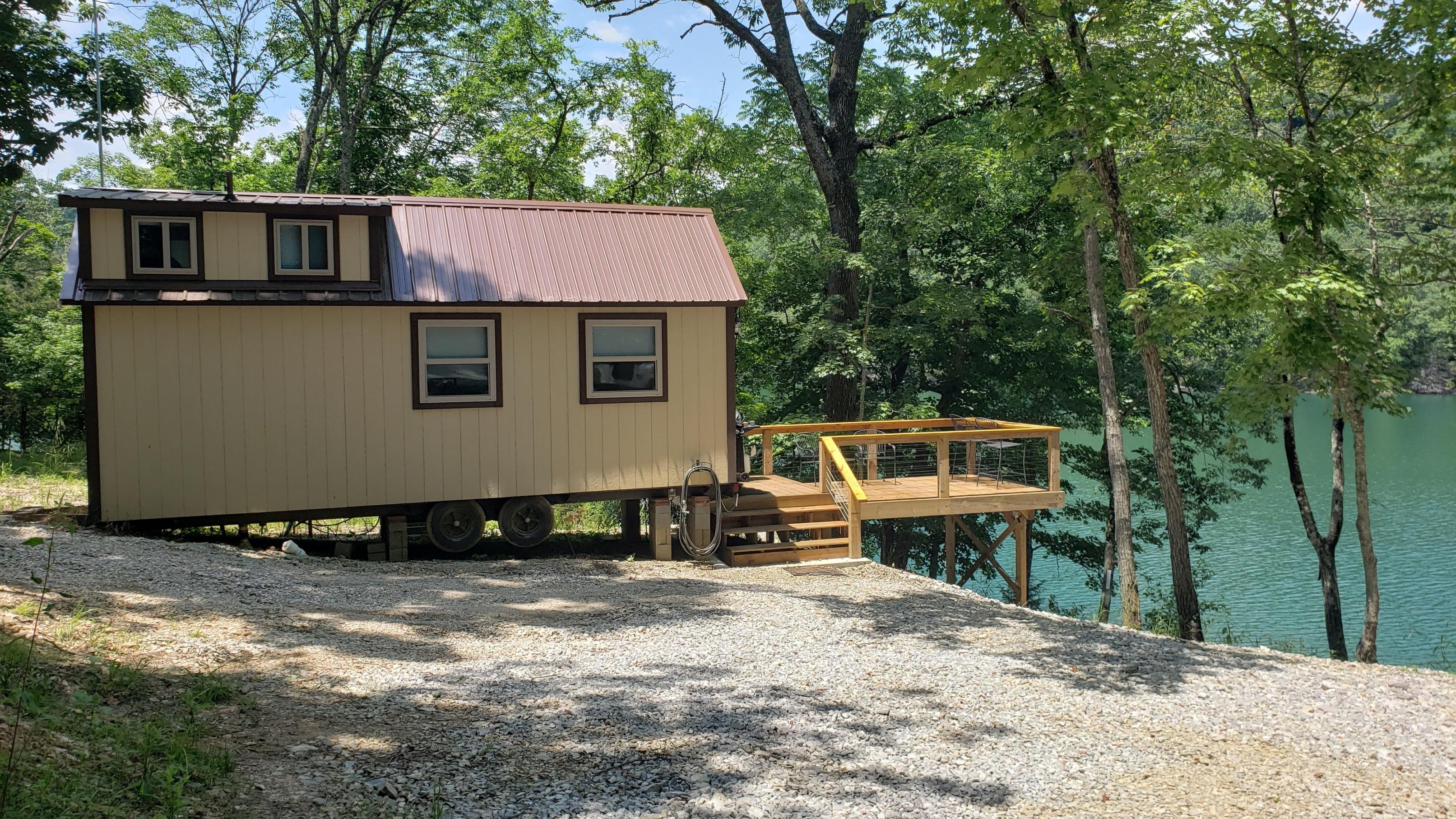 Tiny Cabin-Lakefront Perfect Escape for 1 or 2 Guests; King Size Bed in ...