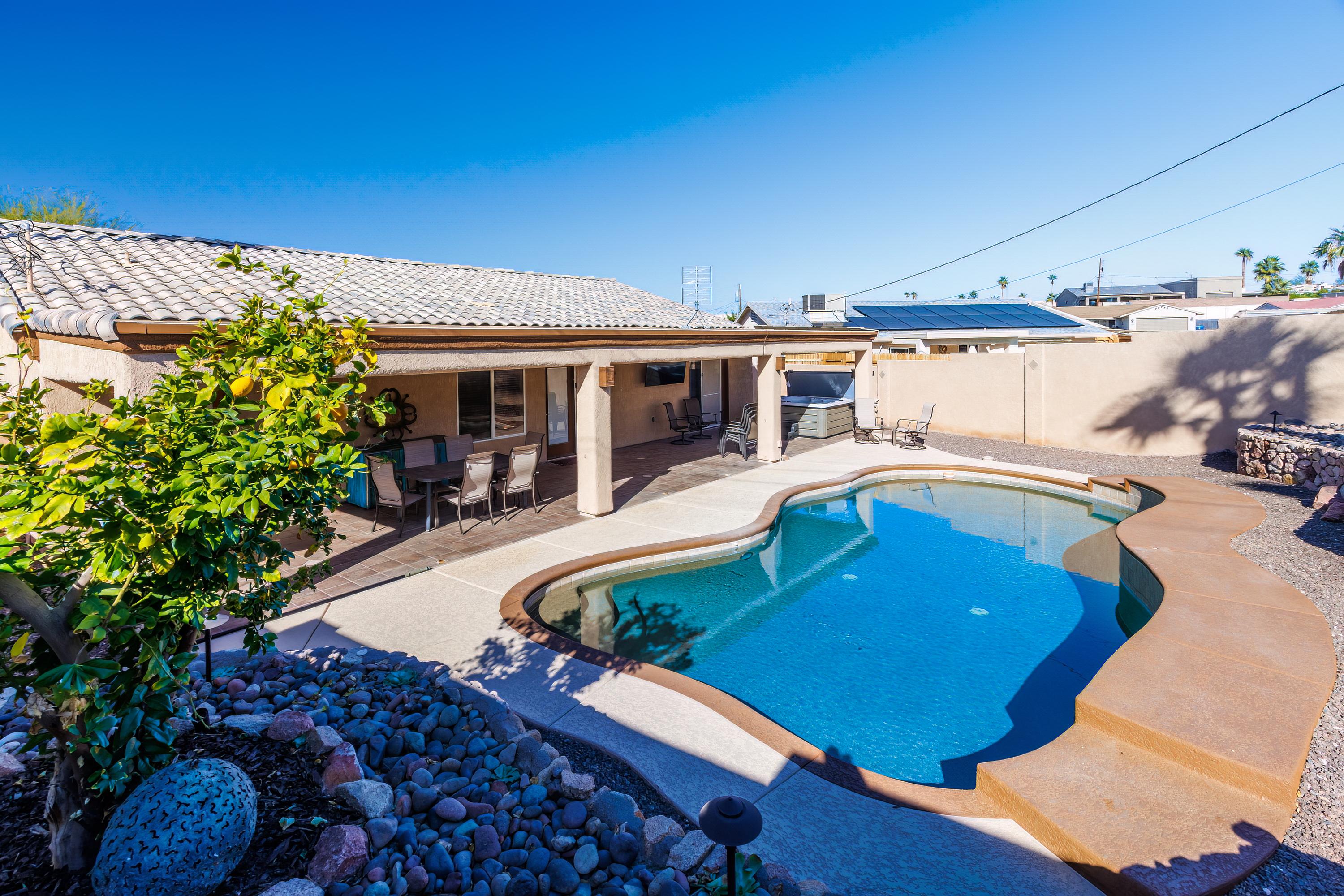 Regatta 4 bedrm POOL & Hot Tub home with Casita! | Vacations Havasu