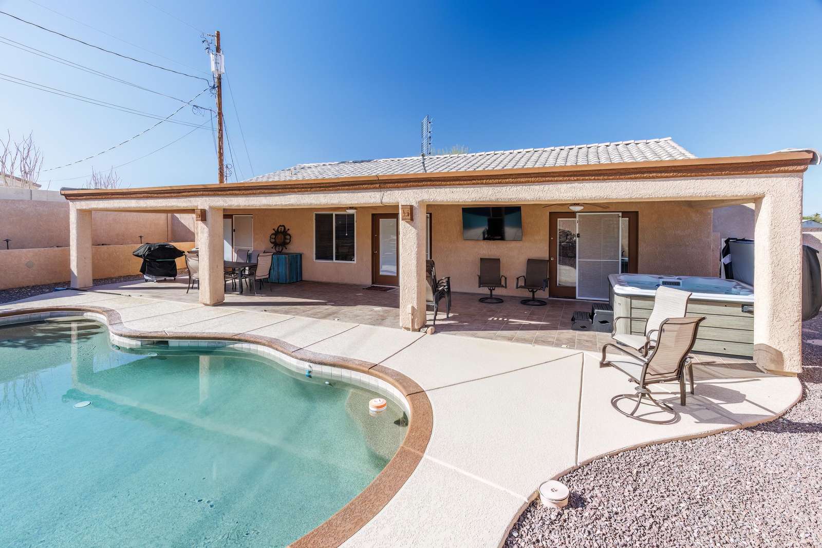 Regatta 4 bedrm POOL & Hot Tub home with Casita! | Vacations Havasu
