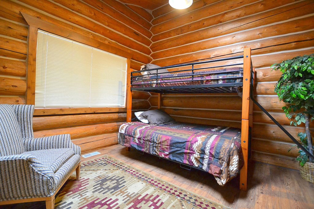 Breathtaking Log Home on River – 3 bedroom riverfront home with hot tub ...