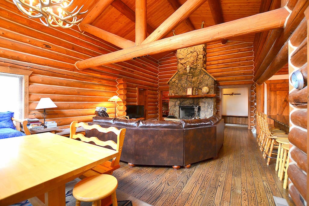 Breathtaking Log Home on River – 3 bedroom riverfront home with hot tub ...