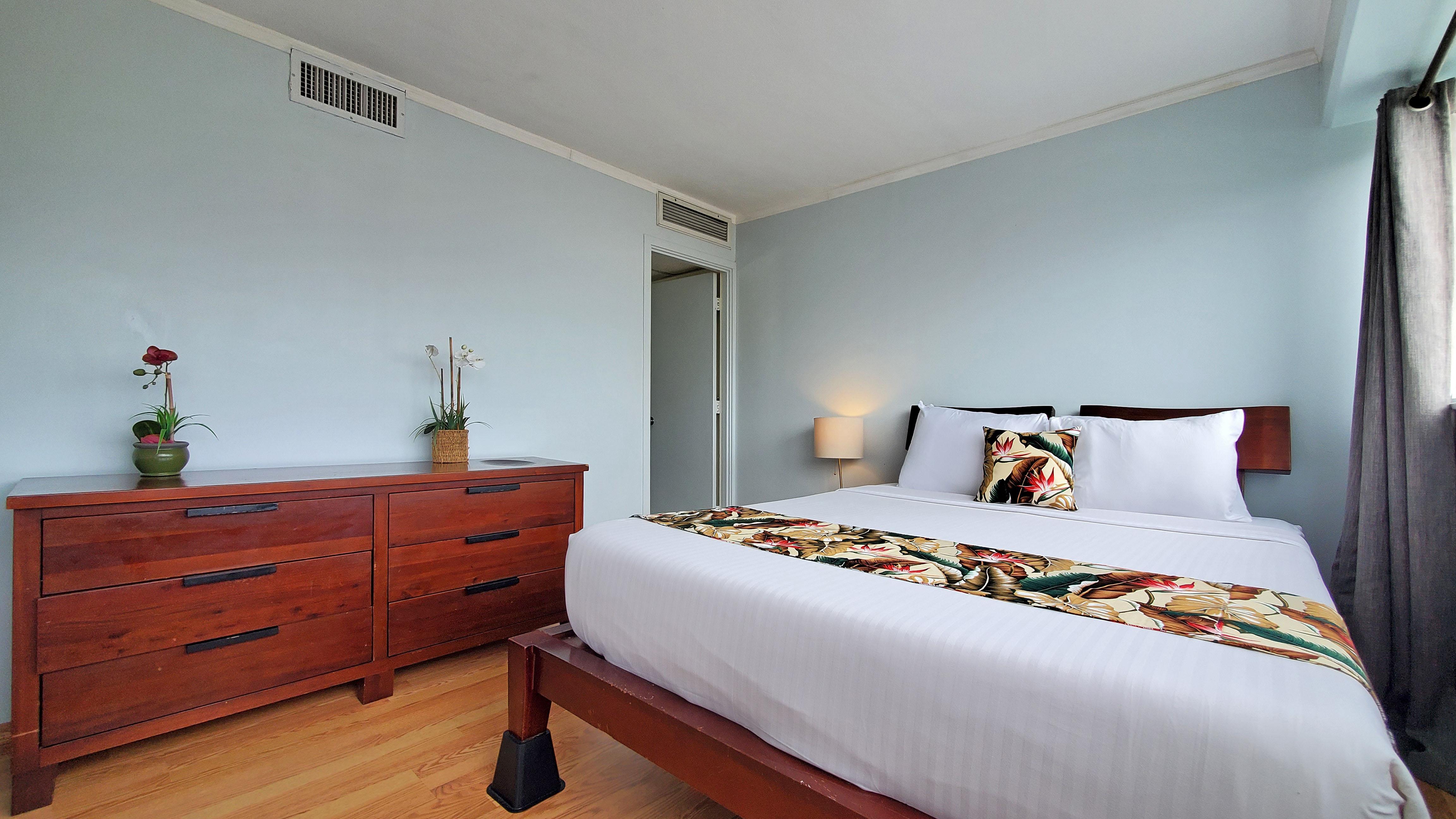 Royal Aloha 1103 +Parking | Hawaii Vacation Suites